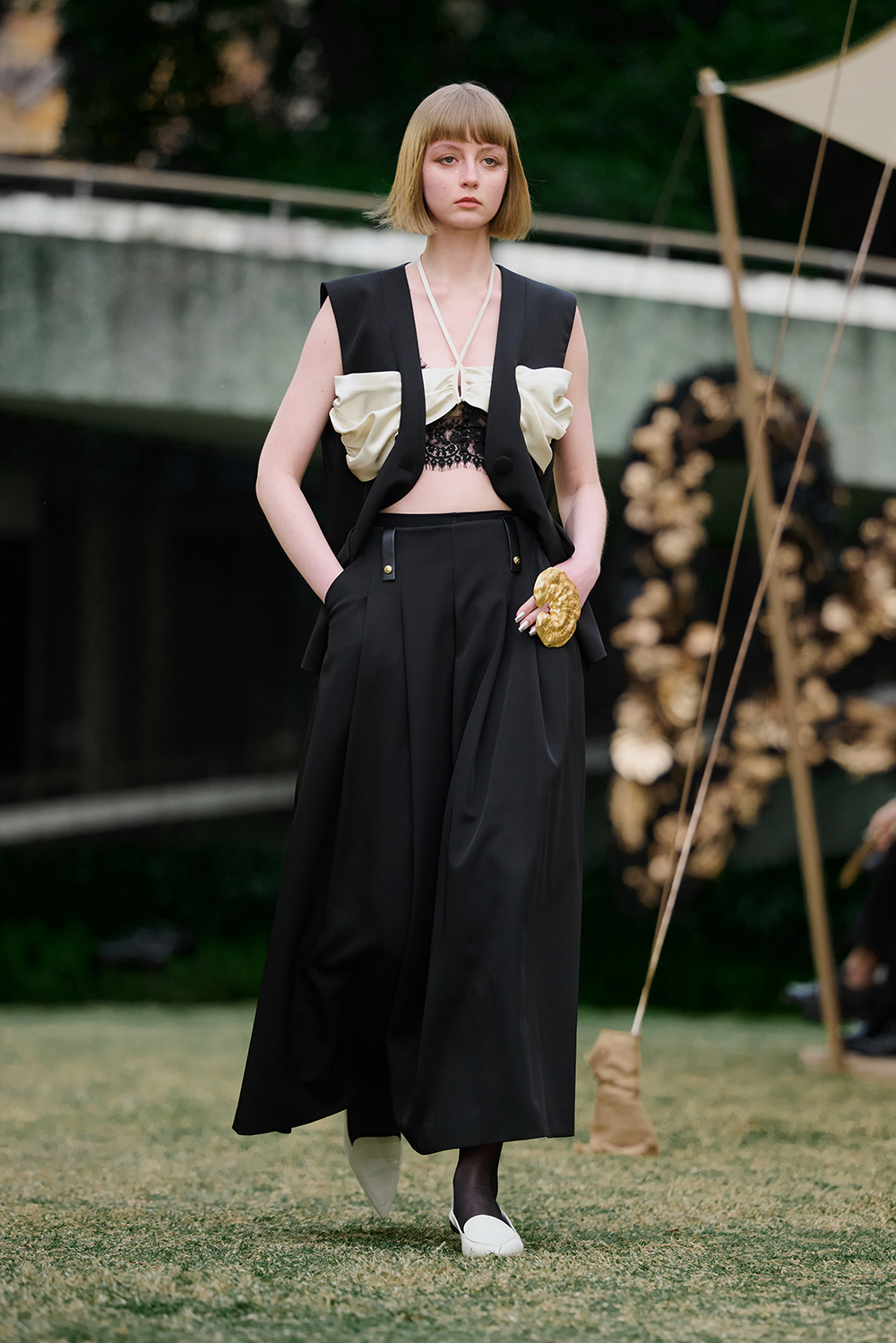 “鲜花与探险”，只为共赴美好 ——2023厦门国际时尚周携手MASHAMA2023秋冬成衣系列谱写艺术新篇