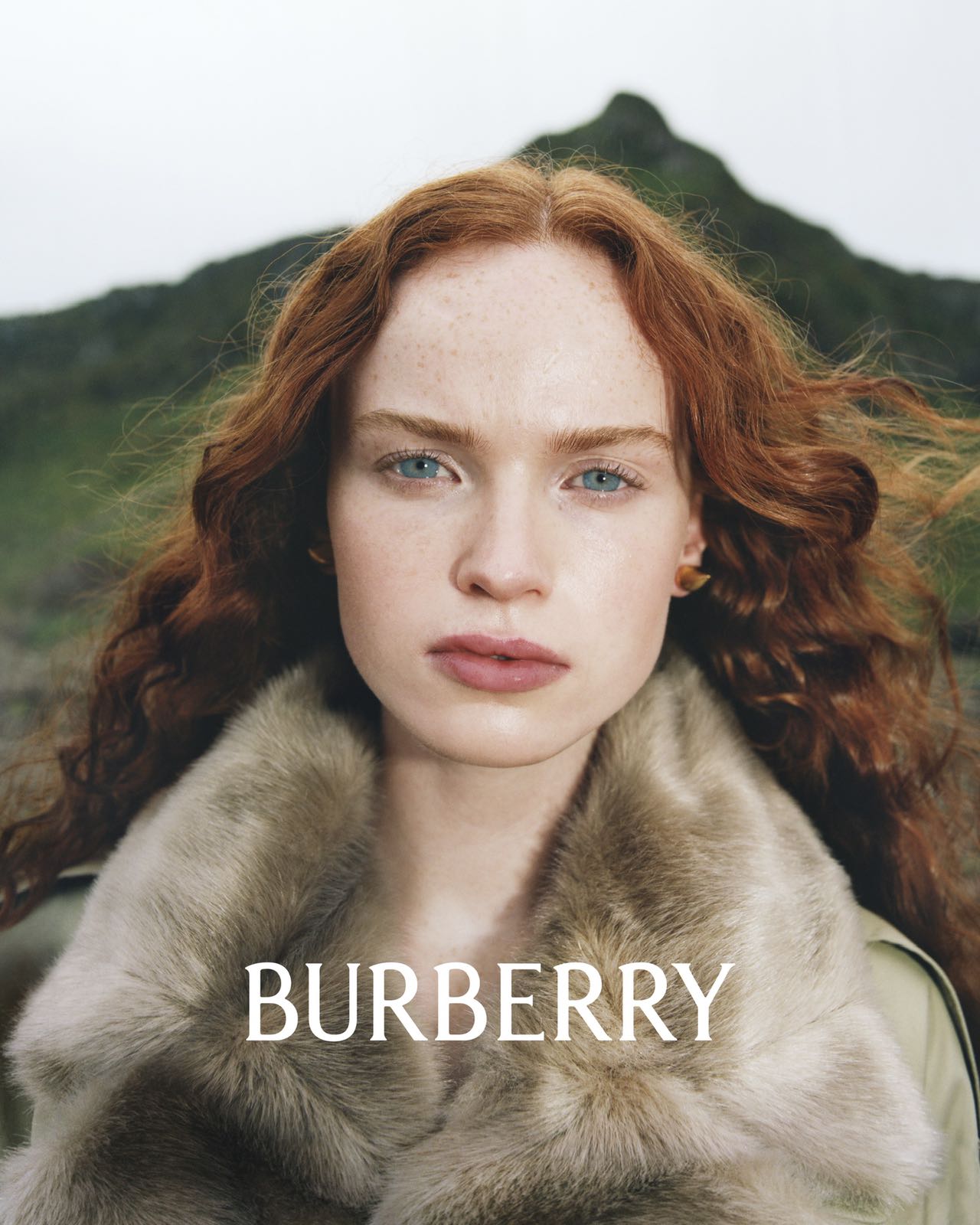 Burberry发布2023冬季系列广告大片