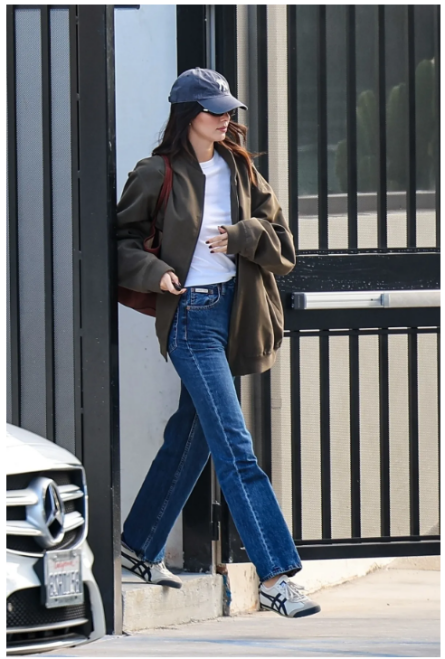 肯德尔·詹纳（Kendall Jenner）街拍演绎Onitsuka Tiger鬼塚虎 Mexico 66 BY REONA KONDO